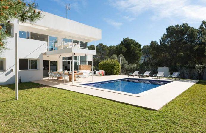 Cala Vadella | Rent a house or luxury holiday villa in Ibiza!